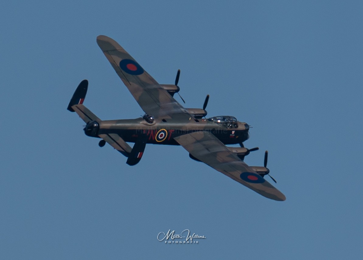 Lancaster Flypast Markelo • HoltensNieuws.nl